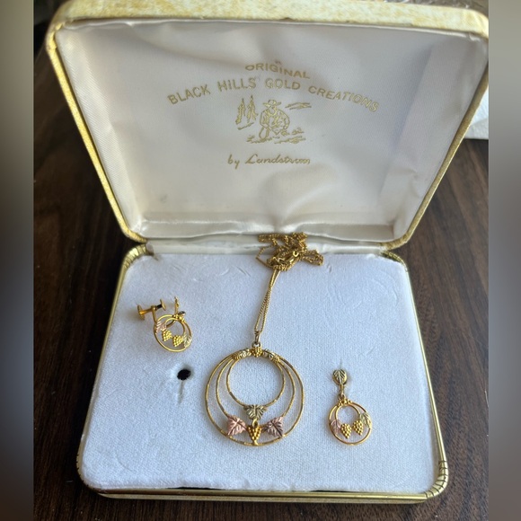 Black Hills Gold | Jewelry | Landstroms Black Hills Gold Necklace And ...